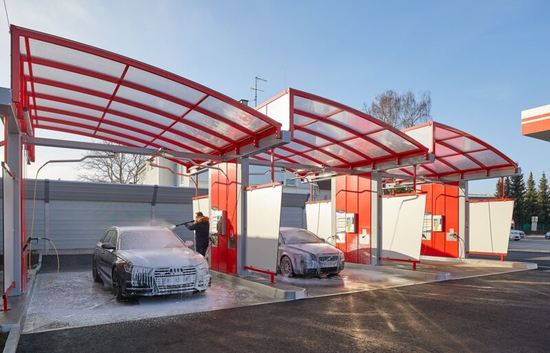 Moderne AVIA-Tankstelle