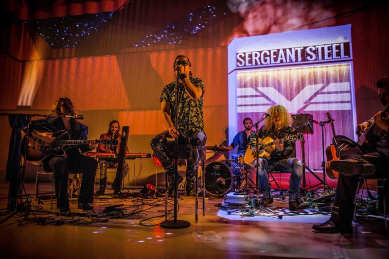 Sergeant Steel goes America: Unplugged-Konzert im Ars Electronica Center