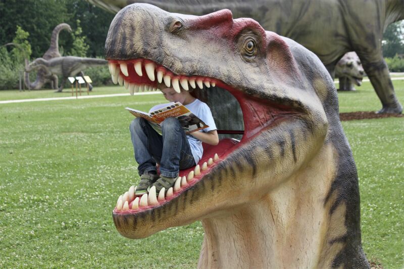 Auf den Spuren der Urzeit-Giganten im Familien-Erlebnis-Park Dinoland