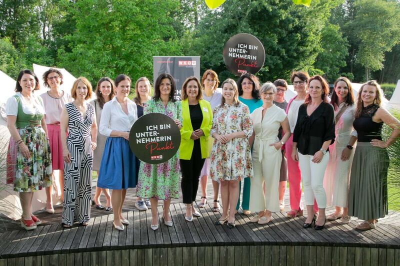 Sommernacht von Frau in der Wirtschaft