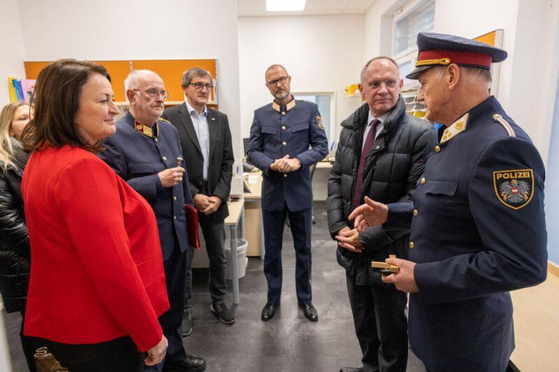 An Tagen wie diesen: Ein schöner Termin für den Innenminister