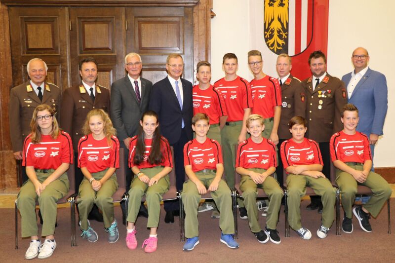 Stelzer und Podgorschek gratulieren erfolgreicher FF-Jugend