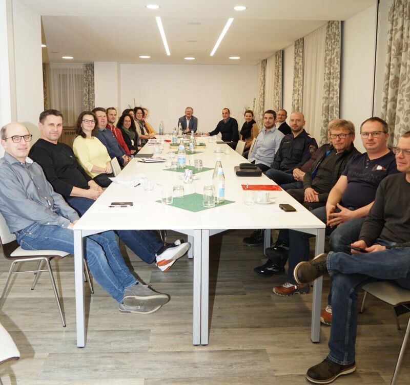 Asylgipfel im Gemeindeamt Frankenburg: Deutliche Entlastung bis Ende ...