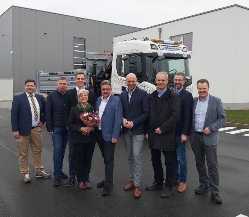 Meiller Kipper: Erster Kipper aus dem neuen Werk in Oed