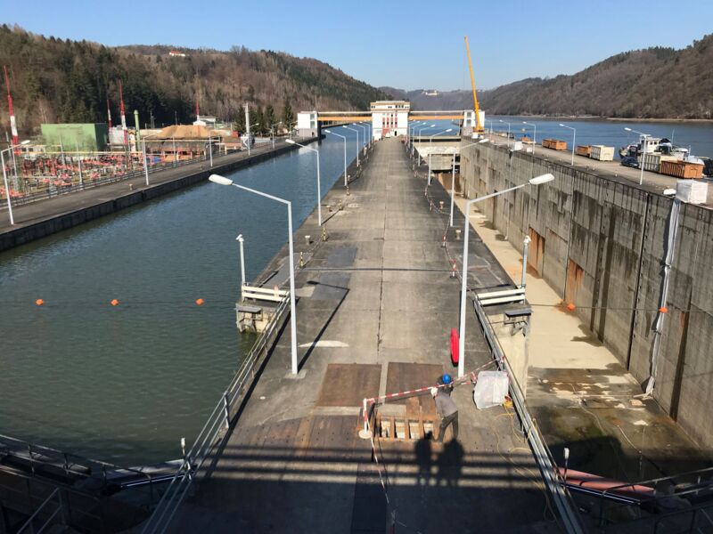 In Aschach wird Österreichs tiefste Schiffsschleuse saniert