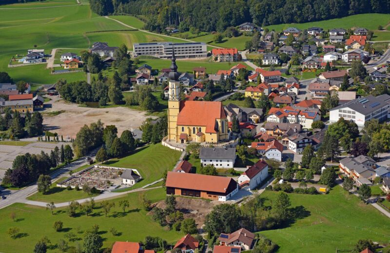 Projekte in Eggelsberg: Herausforderung Wohnbau und B156