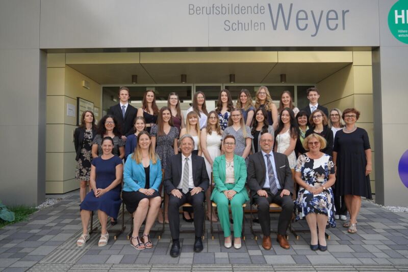 Geschafft! Berufsbildende Schule Weyer verleiht Maturazeugnisse