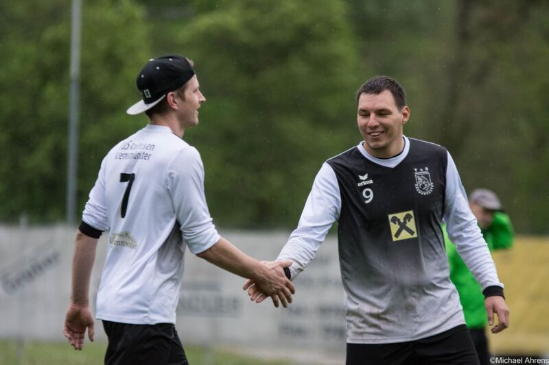 Faustballer vom TuS Kremsmünster verpassten das Semifinale in der ...