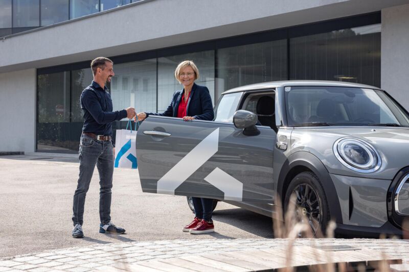 Greiner AG startet Pilotprojekt für klimafreundliche Mobilität