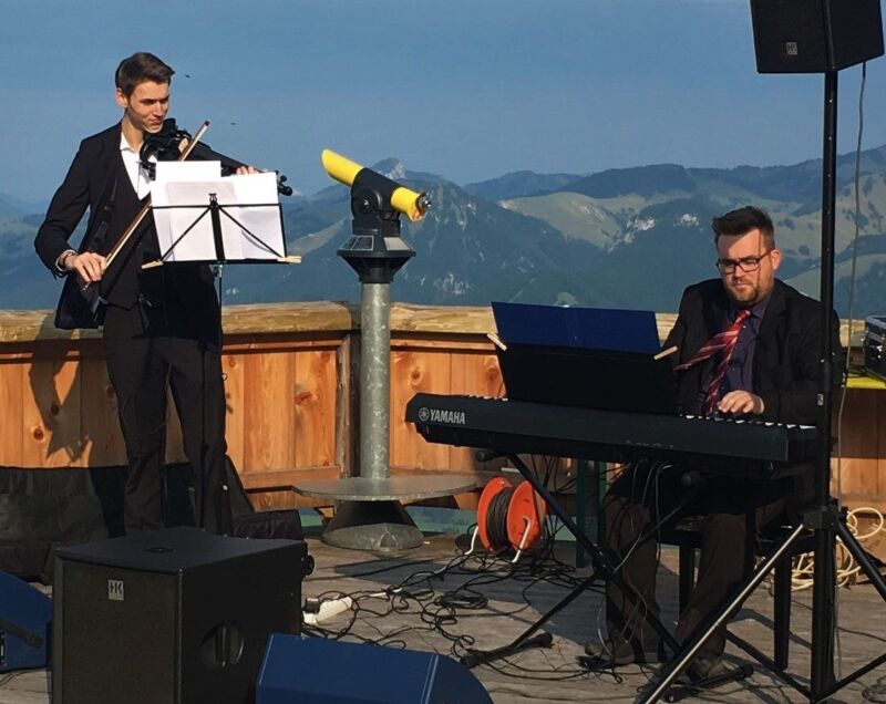 Moderne Musik mit Violine und Klavier