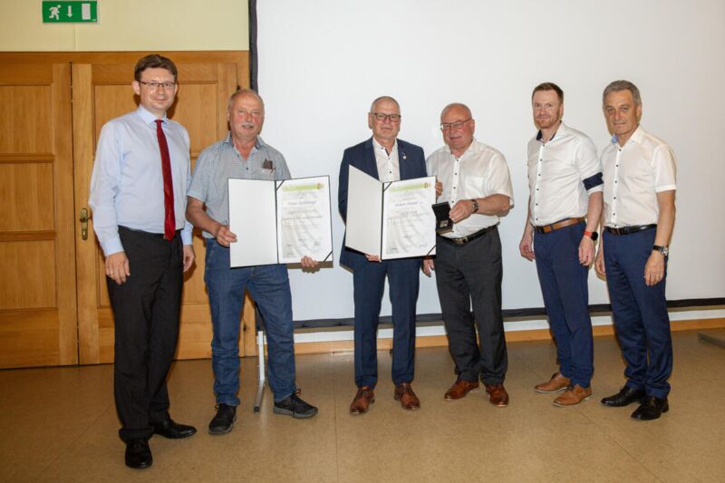 Raiffeisenbank ehrt Daniel Hubert und Franz Stellnberger