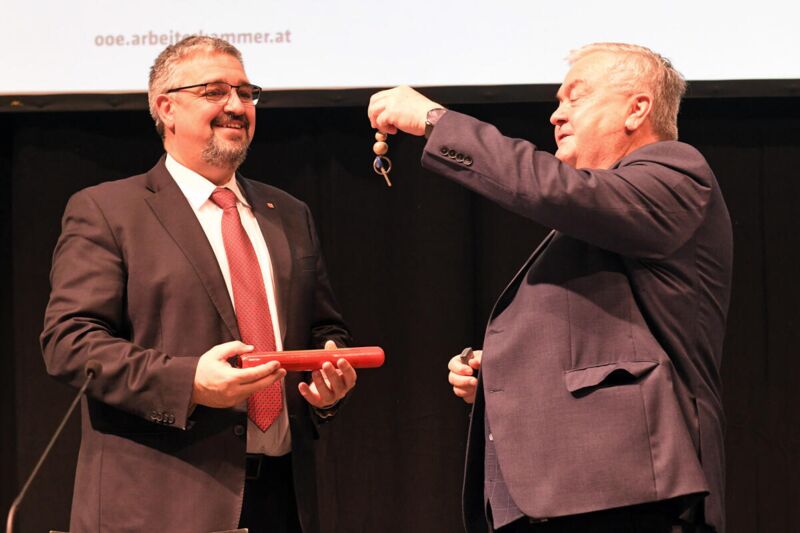 Andreas Stangl mit großer Mehrheit zum Präsidenten der AK OÖ gewählt