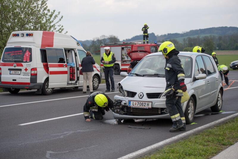 88-Jährige missachtet Vorrang - zwei Verletzte bei Unfall auf Kreuzung