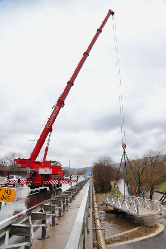 Hochwasser in Linz: Fußgängerbrücken über den Haselbach und den ...