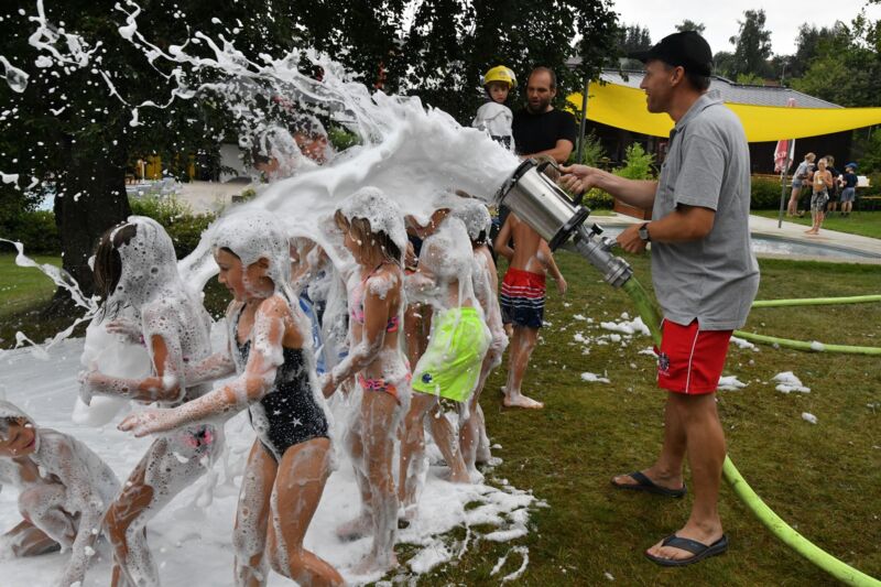 Schaumparty mit der Feuerwehr