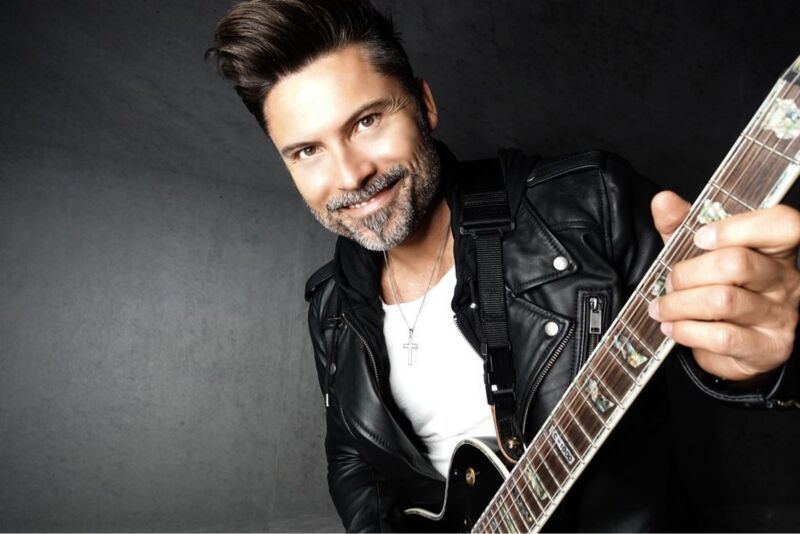 Chris Max veröffentlicht nach einer künstlerischen Pause zwei neue Songs