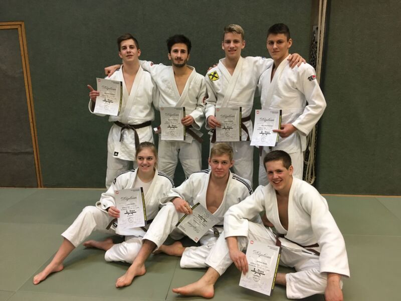 Sieben neue DAN-Träger