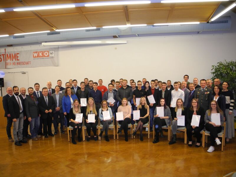 Ehrung der bezirksbesten Lehrlinge