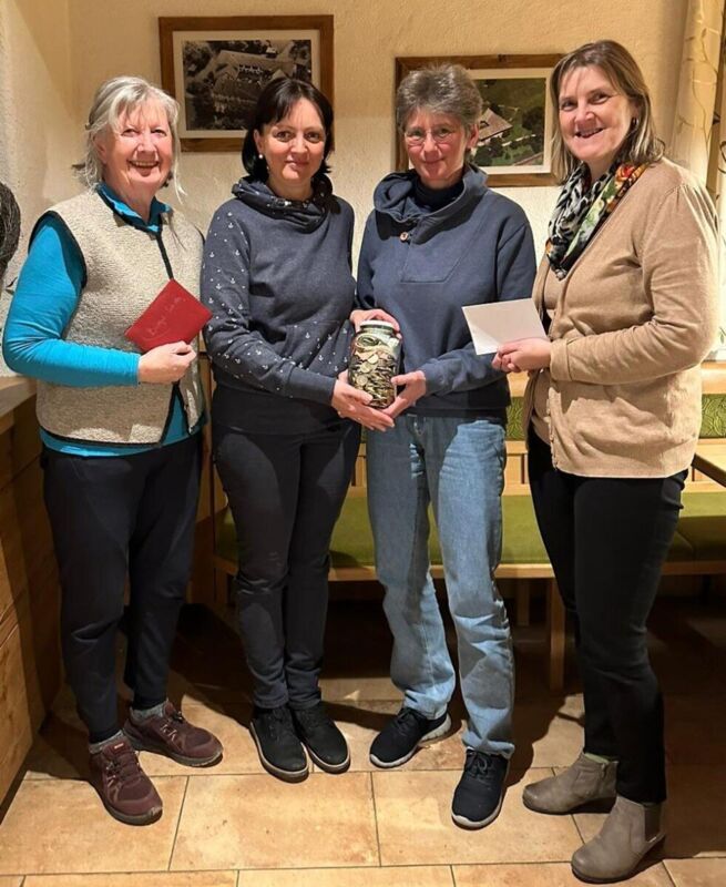 Spendenübergabe in Molln: Erlös der Kripperlroas für Therapeutin Birgit ...