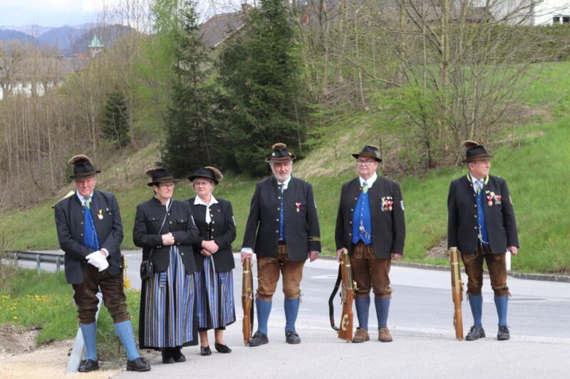 Mollner Familienbetrieb präsentiert die größte Maultrommel der Welt