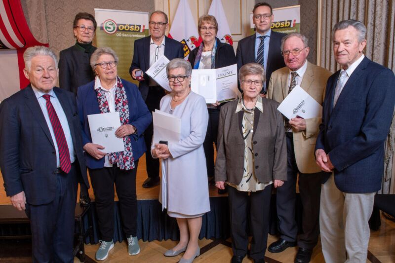 Ehrenzeichen des OÖ Seniorenbundes an fünf Persönlichkeiten des ...
