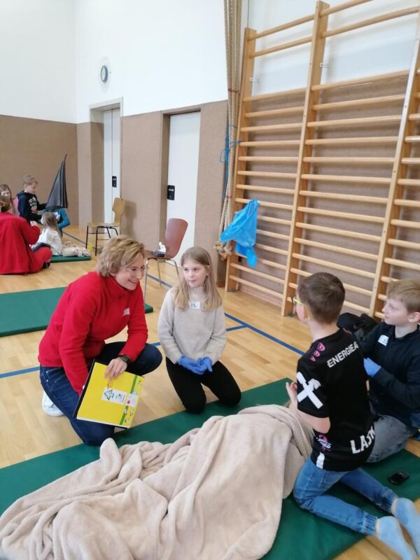 Helfi-Bewerb: Volksschüler aus Reichenau und St. Gotthard teilen sich ...