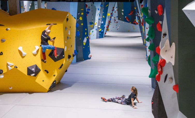 Bouldern in der neuen boulderbar Linz – der perfekte Zeitvertreib für ...