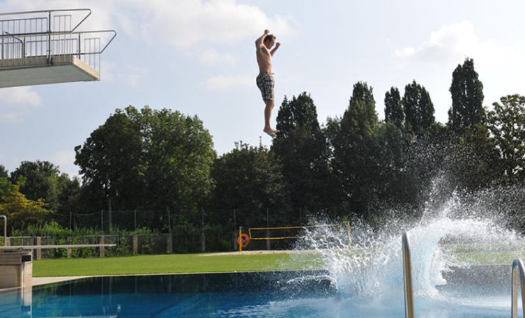 Linzer Parkbad verlängert die Freibad-Saison