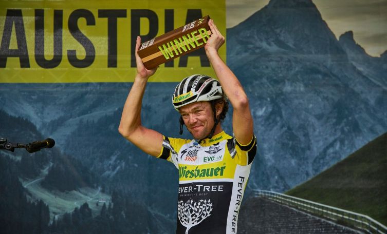 Christoph Strasser gewinnt das Race Around Austria mit Streckenrekord