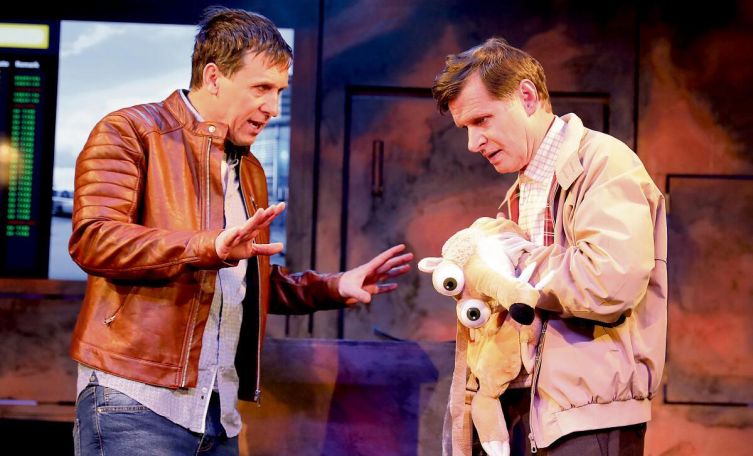 Rain Man als Theaterstück in der Johann Pölz-Halle zu sehen