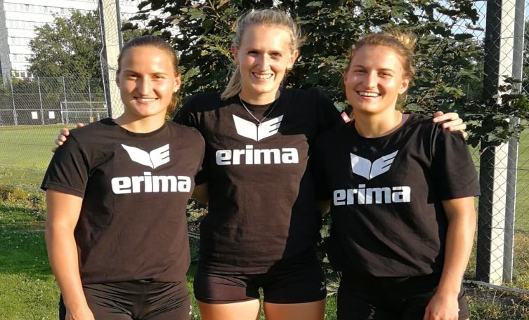 Verena und Marlene Hieslmair sowie Katharina Lackinger spielen bei der ...