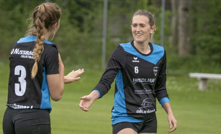 Nußbacher Faustball-Damen behaupten mit 4:1 Sieg gegen die SPG ...