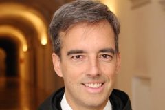 Pater Bernhard Eckerstorfer lässt Leser in Momentaufnahmen an seinem ...