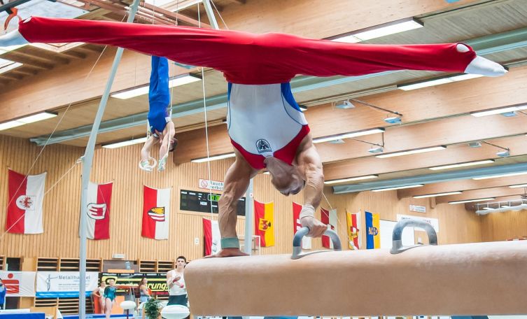 Marco Mayr gewinnt internationales Turnier im Kunstturnen