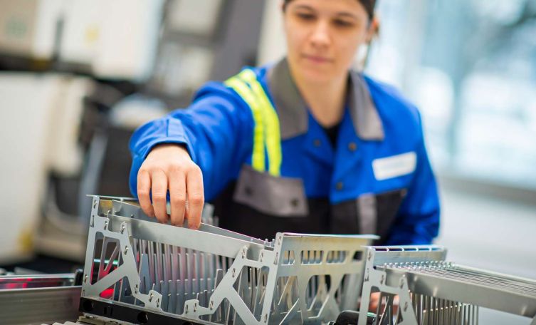 Neues Prüfzentrum in Linz: Voest nimmt weltweites Vorzeigeprojekt in ...